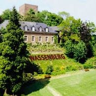 Burg Wassenberg - Actualizado en 2025, restaurante europeo en ...