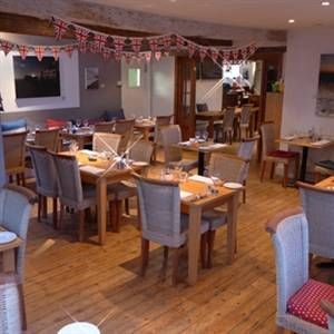 The Cliffe at The White Cliffs Hotel - Updated 2024, British Restaurant ...