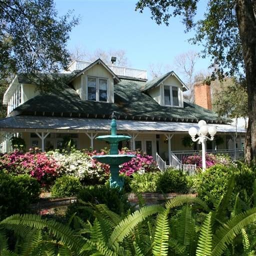 Hilltop restaurant store