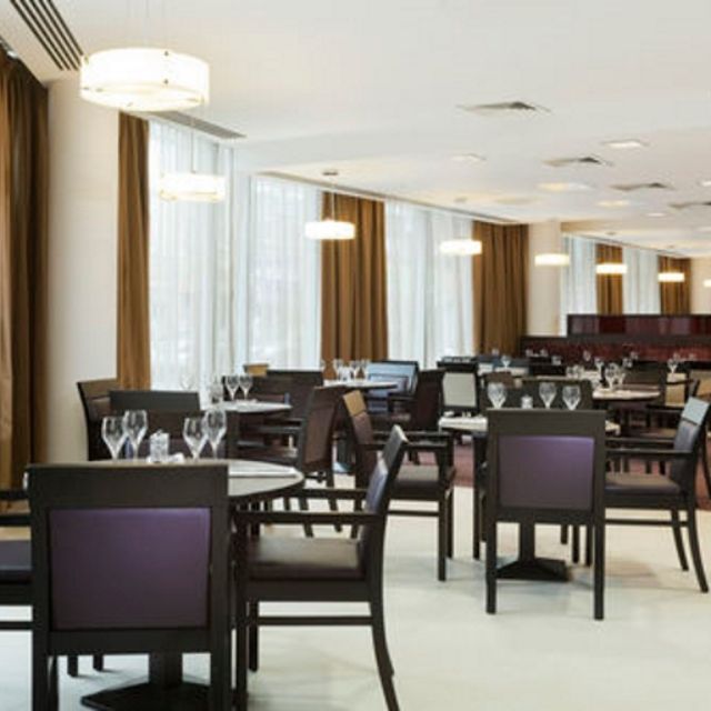 Traders Restaurant at Holiday Inn - Updated 2025, British Restaurant in ...