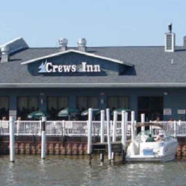 Crews Inn - Updated 2025, American Restaurant in Harrison Township, MI