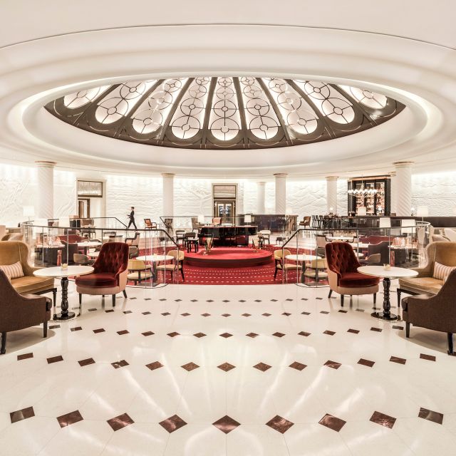Rotunda Bar and Lounge at Four Seasons Ten Trinity Square Restaurant ...
