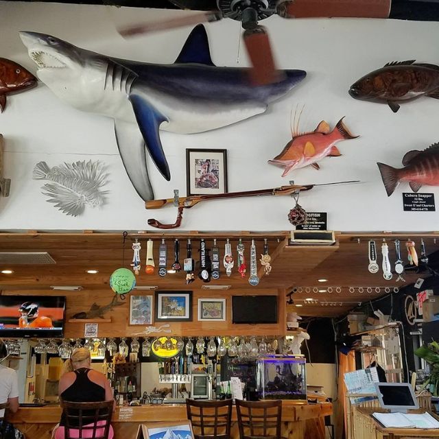 Castaway Waterfront Restaurant & Sushi Bar Restaurant - Marathon, FL ...