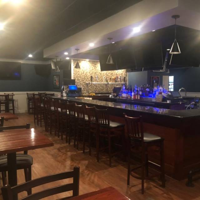 Restaurante Crossroads Pub - Braintree, , MA | OpenTable