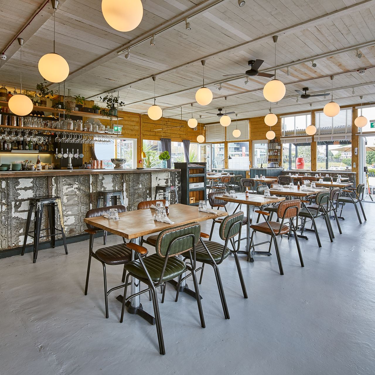 Hideaway restaurant store