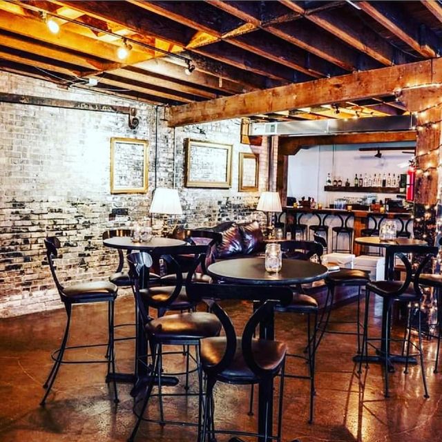 Freight 38 - Actualizado en 2025, Bar Y Salón en Milwaukee, WI