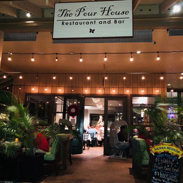 The Pour House Italian Kitchen and Wine Bar Restaurant - Lahaina, HI ...