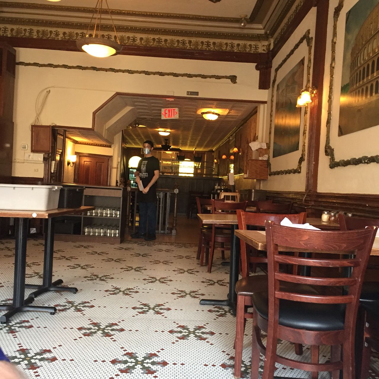 Ralph's italian restaurant store