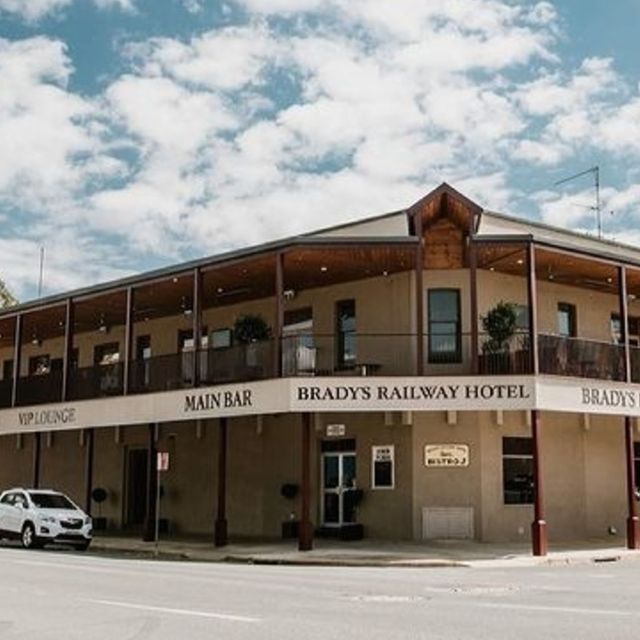 Brady's Railway Hotel - Actualizado en 2025, Pub en Albury, AU-NSW