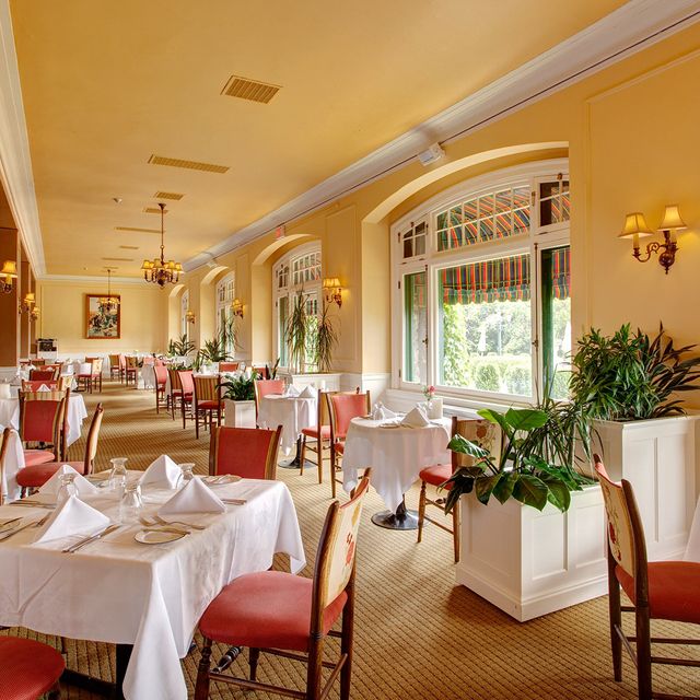 Churchill’s Restaurant & Lounge - Updated 2025, Seafood Restaurant in ...