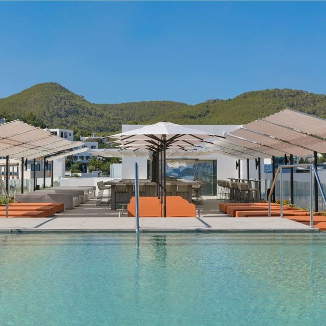 Glow Bar - W Hotel Ibiza Restaurant - Santa Eulària des Riu, Illes ...