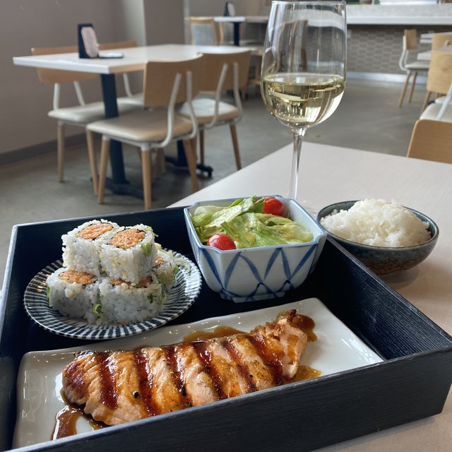 Restaurante Sushi Momento - Brookline, , MA | OpenTable