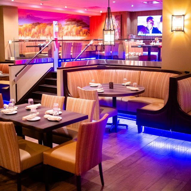 Newark Bars Lounges United Airlines' Biggest Club Lounge Opens Today