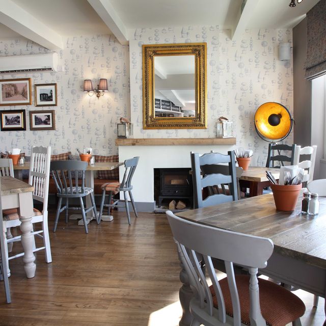 The Flower Pot - Updated 2025, Gastro Pub in Sunbury-on-Thames, Surrey