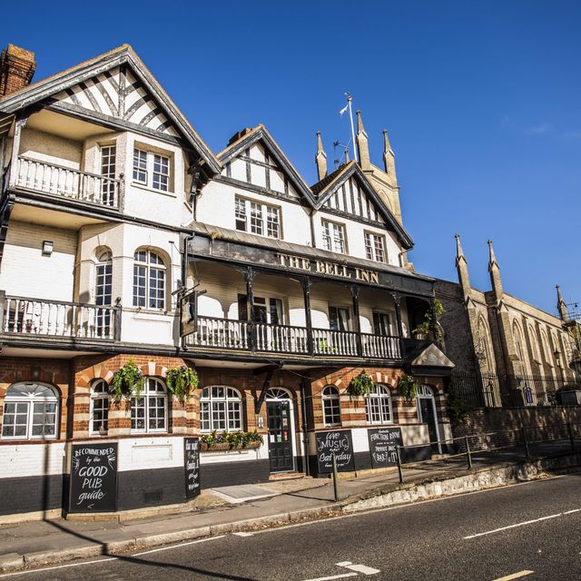 The Bell Inn - Hampton - Updated 2025, Gastro Pub in London, ENG