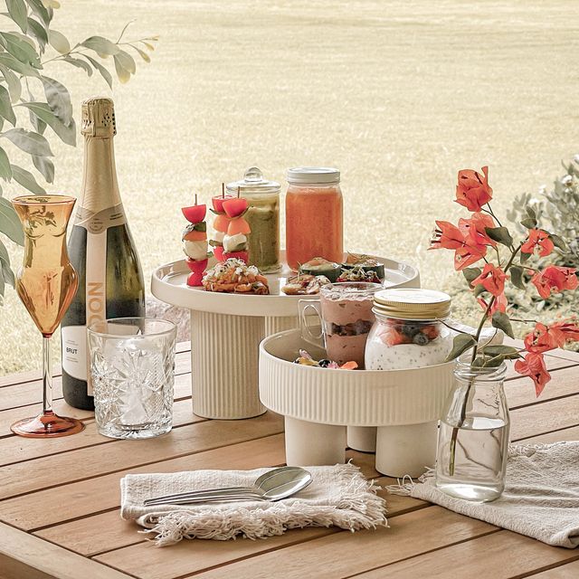 Restaurante Riviera Waterfront Restaurant & Bar - TANK Bathhouse ...