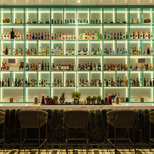 Restaurante ISSEI at Radisson Dubai DAMAC Hills Roof Top - Dubai ...