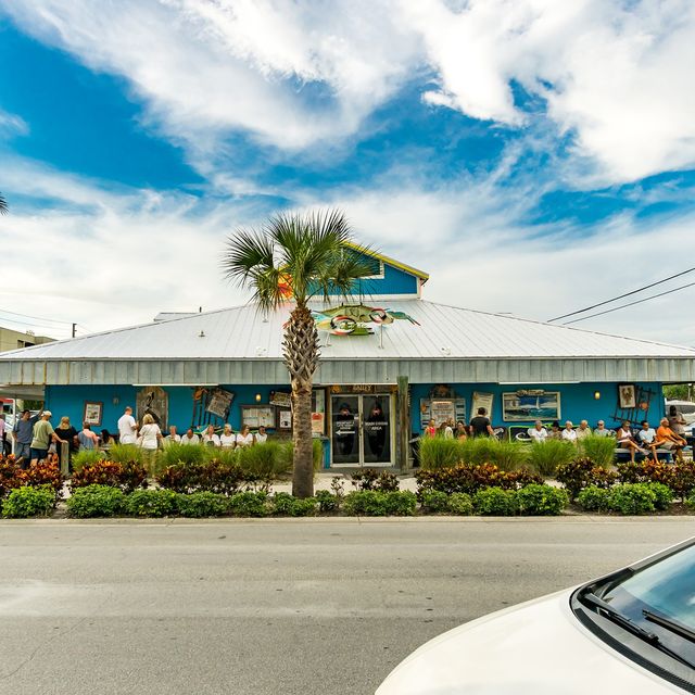 Crabby Bills - Indian Rocks Beach Restaurant - Indian Rocks Beach, FL ...